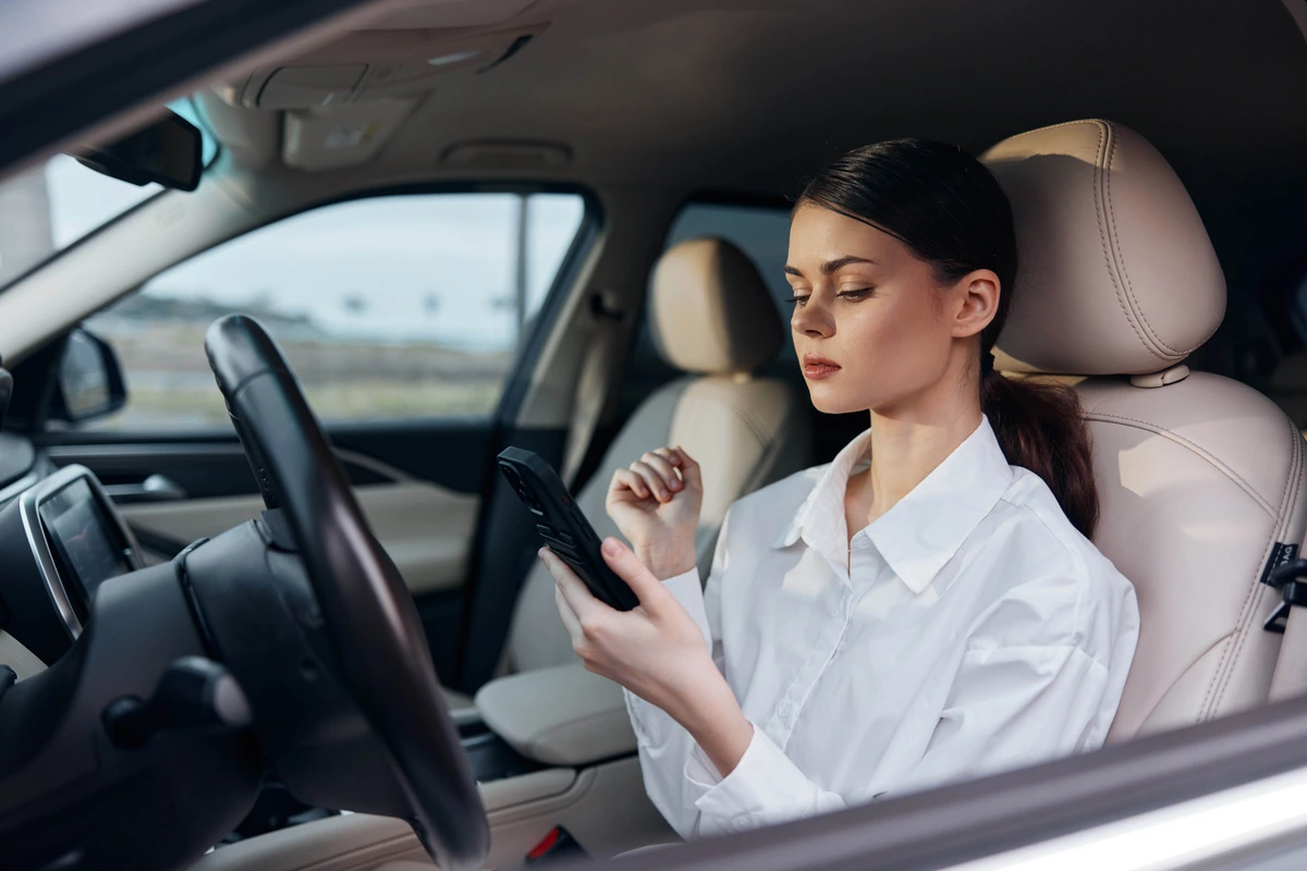 5 of the Most Common Driving Distractions While Driving